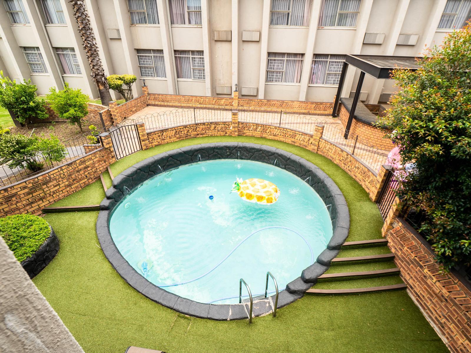 Q's Evander Hotel and Apartments in Evander - BEST Getaways - South Africa's best weekend getaways